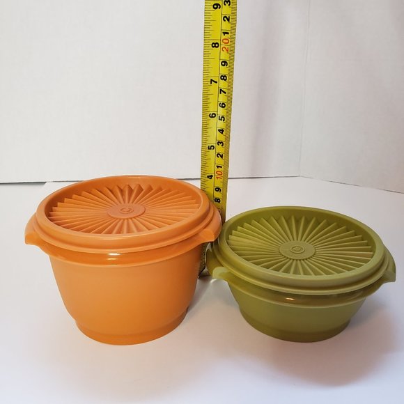 Tupperware | Kitchen | Set Of 2 Vintage Tupperware Bowls With Lids ...